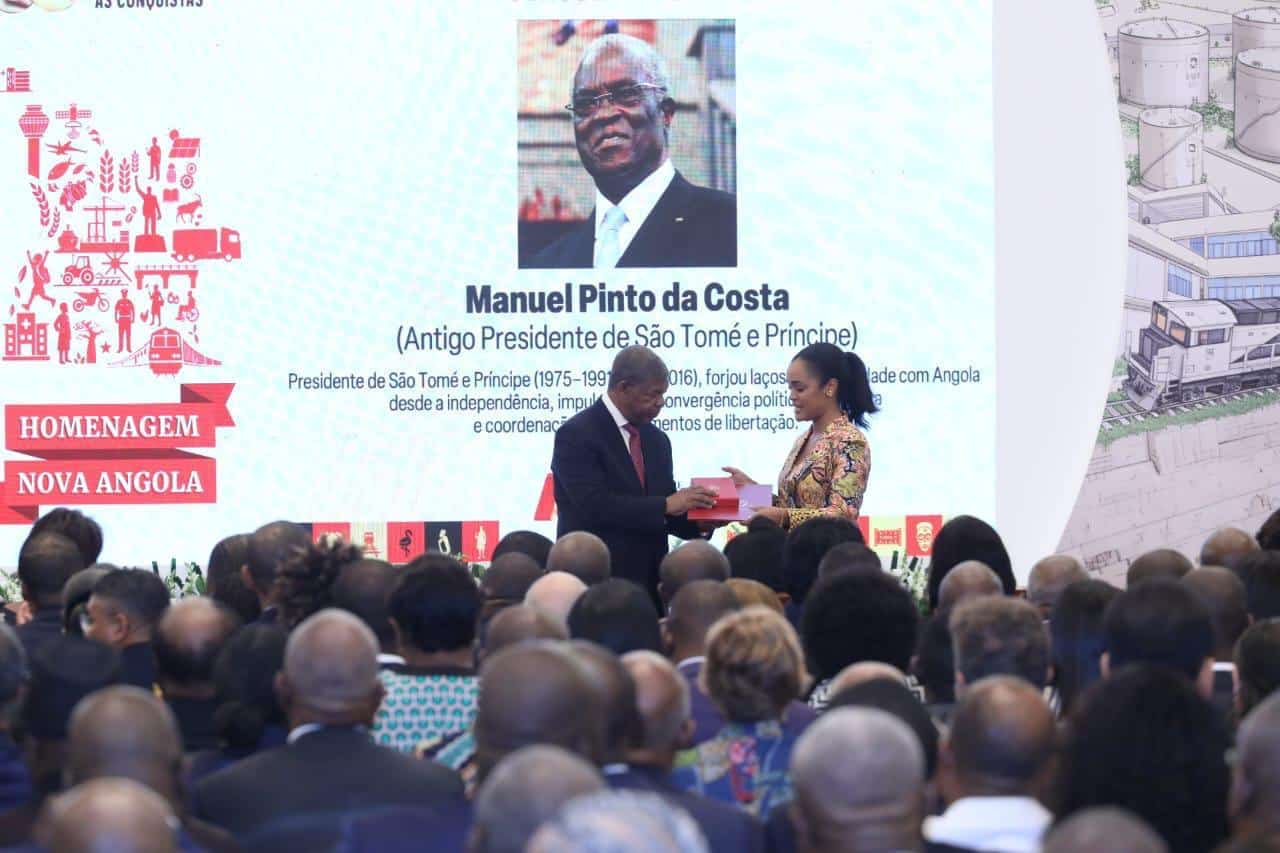 Angola homenageou Pinto da Costa na celebração dos 50 anos da ...